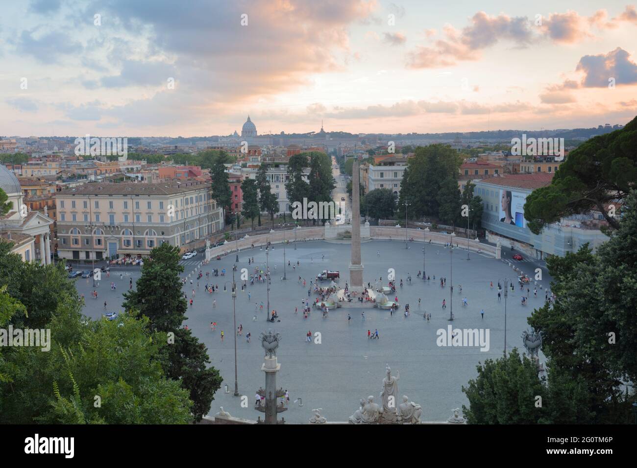 Obelisk rome city square italy hi-res stock photography and images - Alamy