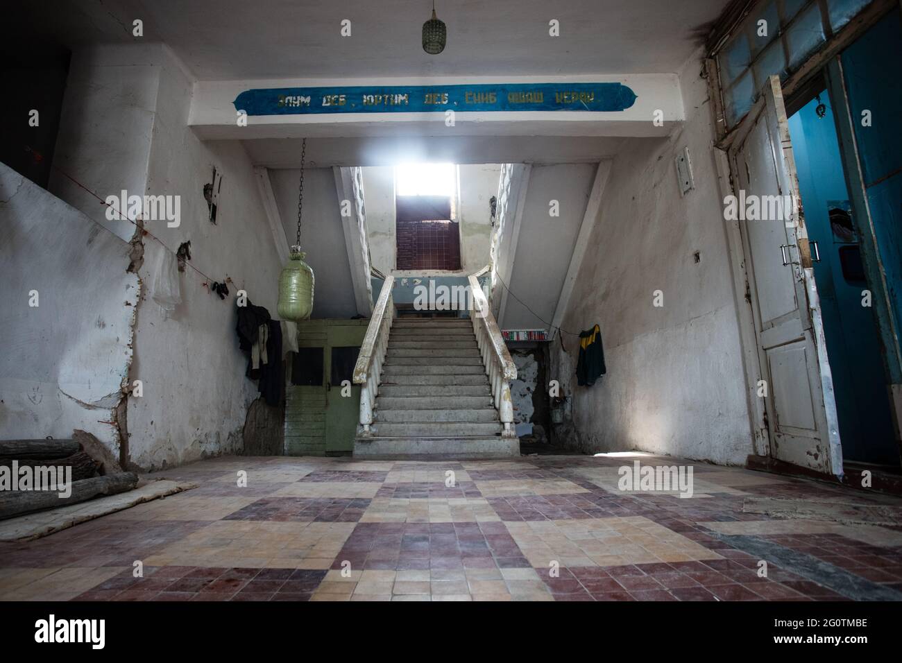 Exploring the Dara Valley and Soviet-era Langar village in the Nuratau ...