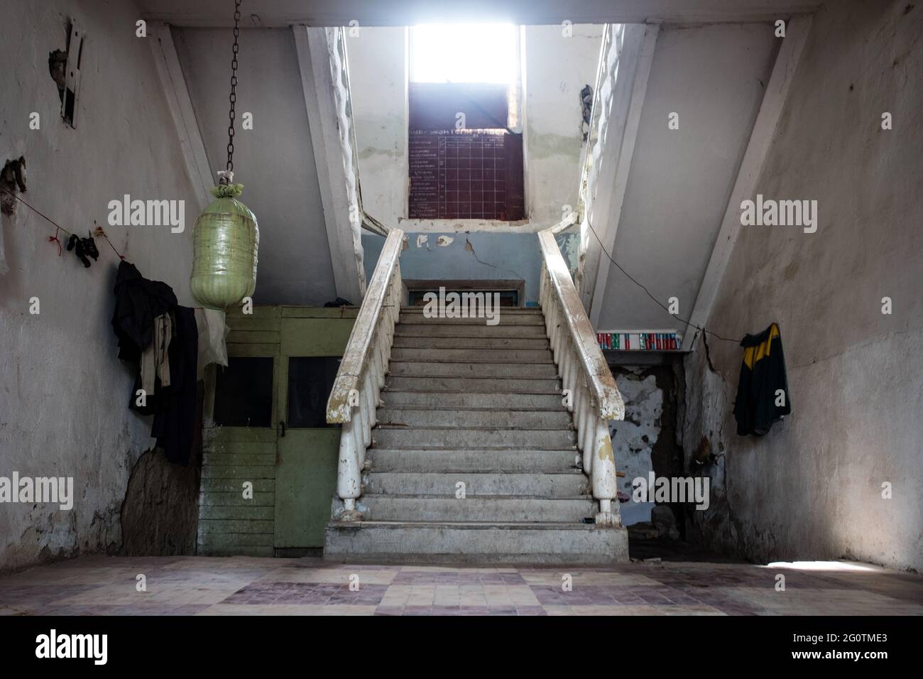 Exploring the Dara Valley and Soviet-era Langar village in the Nuratau ...