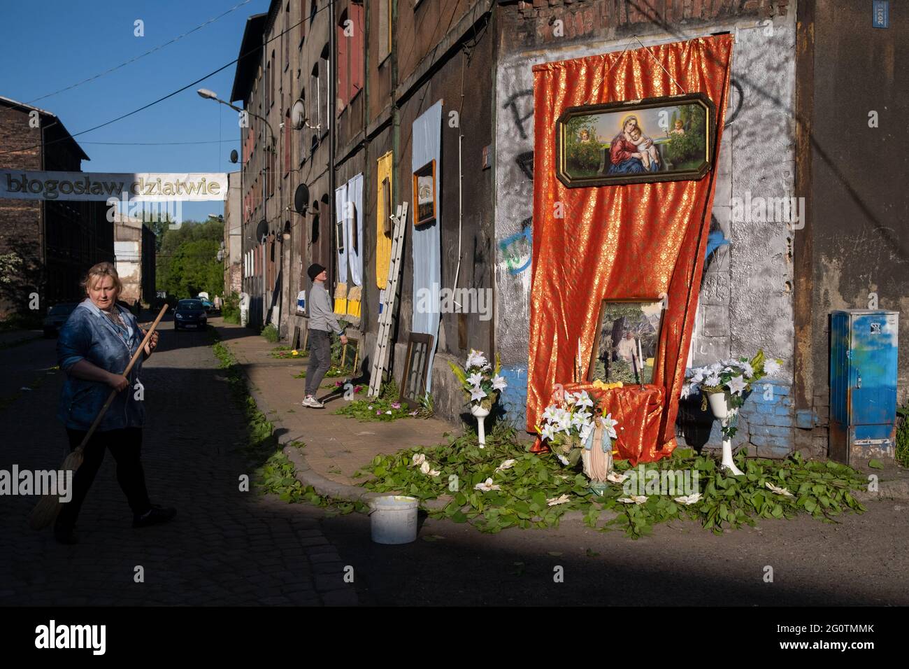 Swietochlowice, Lipiny, Poland. 03rd June, 2021. People seen decorating ...