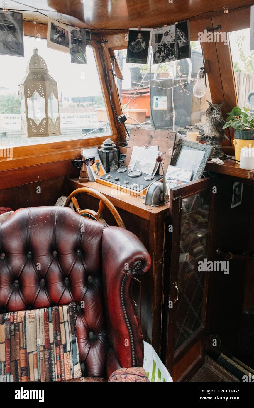 A floating bookshop Stock Photo - Alamy