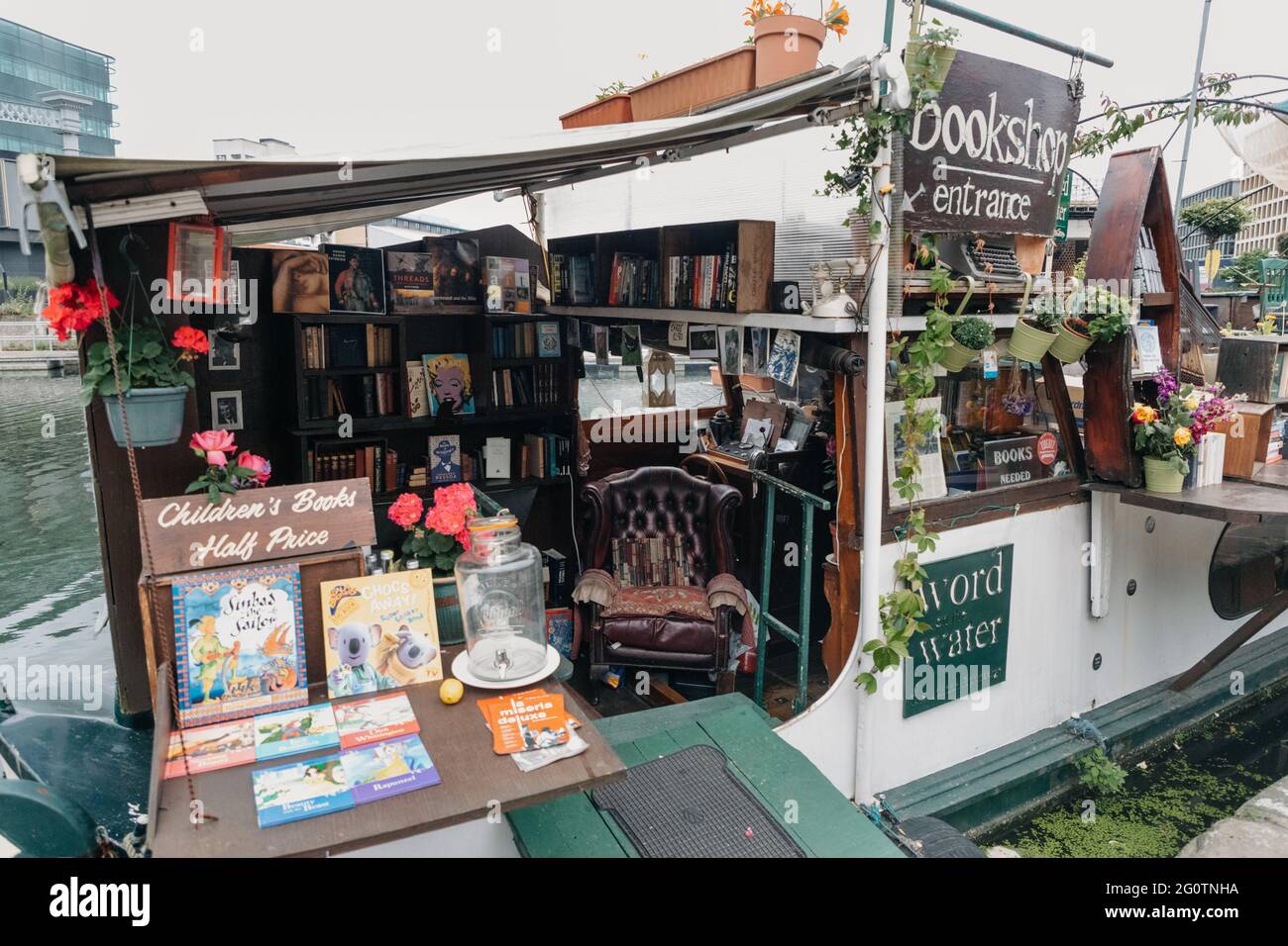 A floating bookshop Stock Photo - Alamy