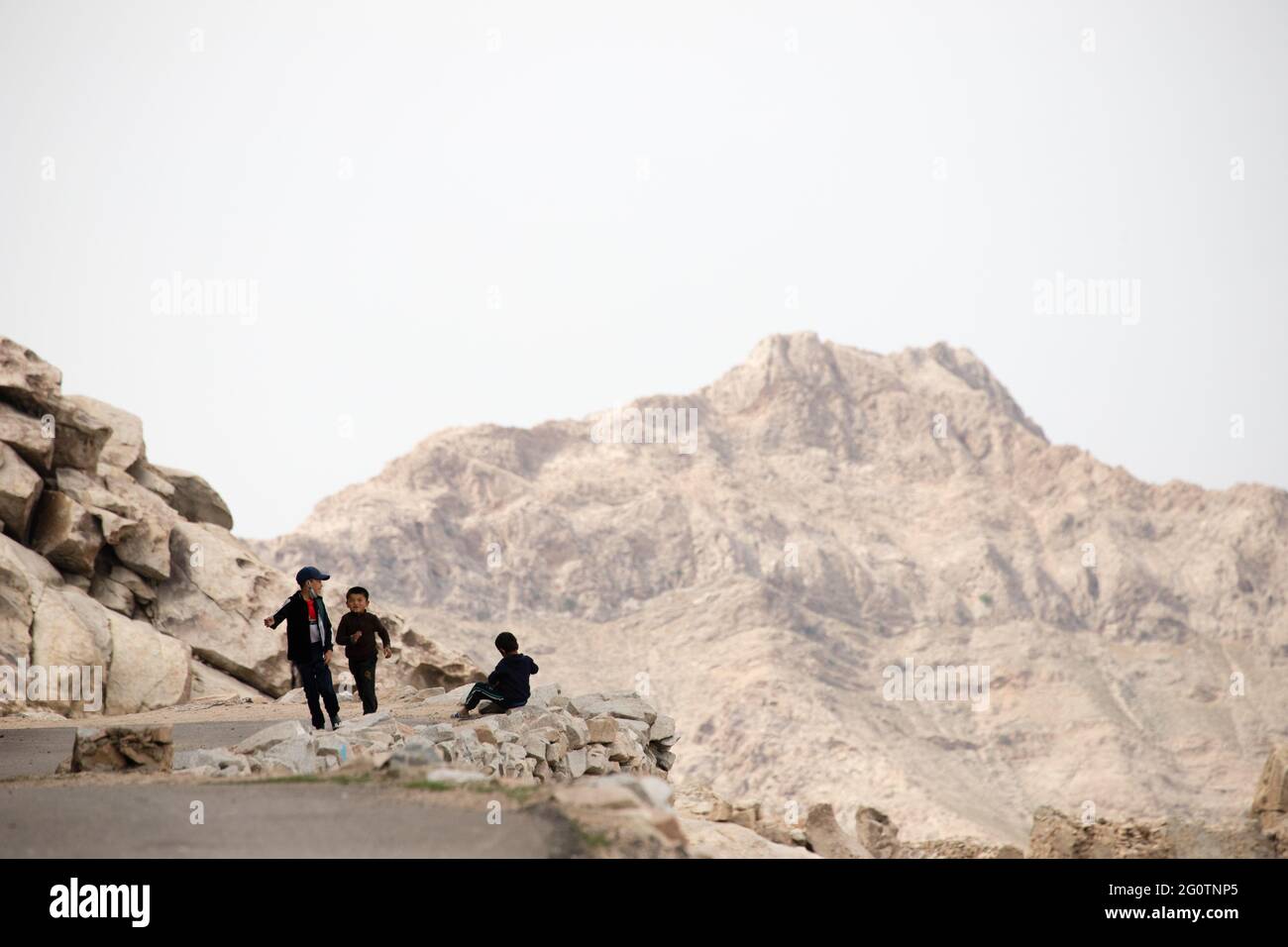 Exploring the Dara Valley and Soviet-era Langar village in the Nuratau ...