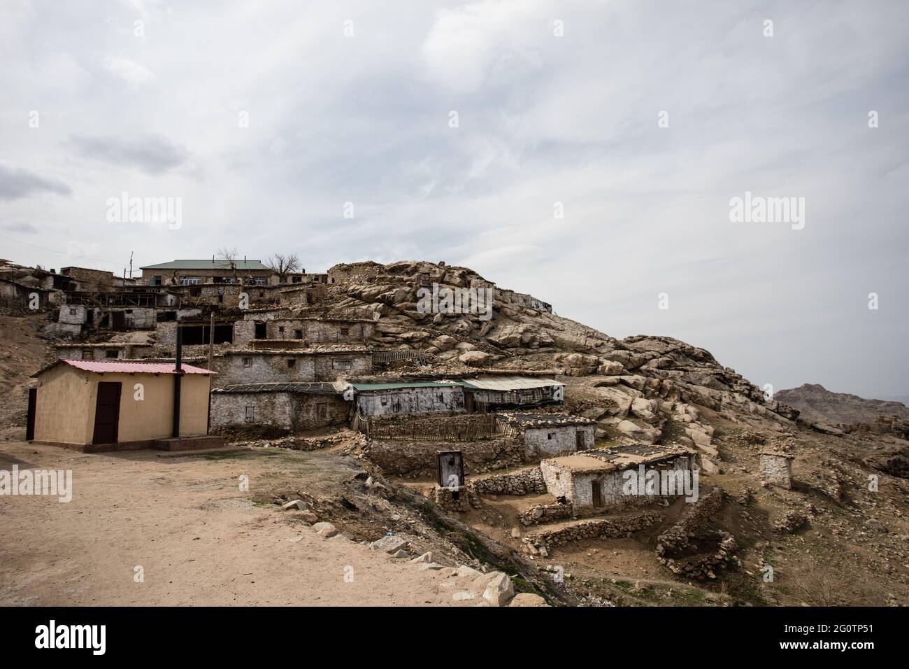 Exploring the Dara Valley and Soviet-era Langar village in the Nuratau ...