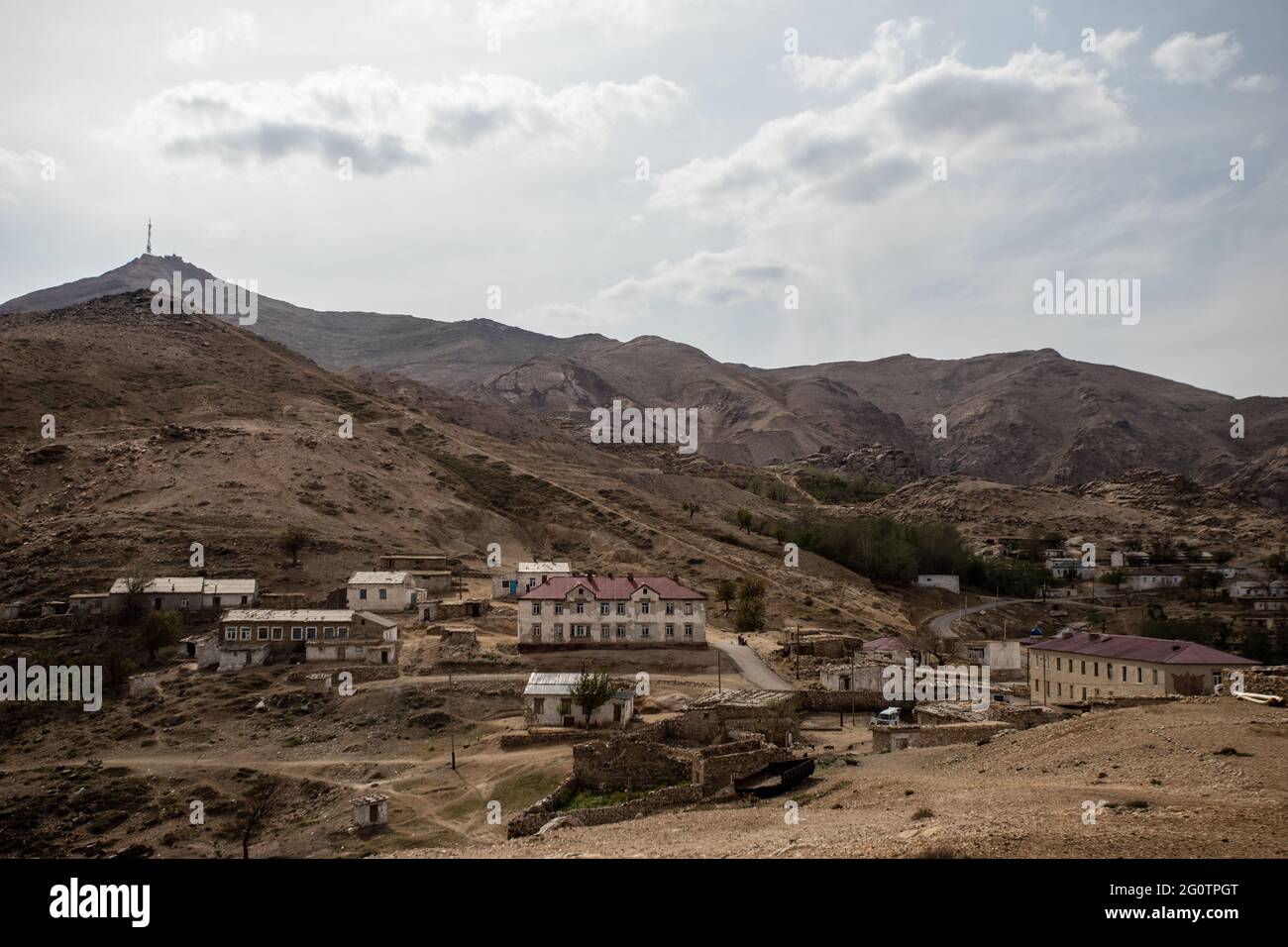Exploring the Dara Valley and Soviet-era Langar village in the Nuratau ...