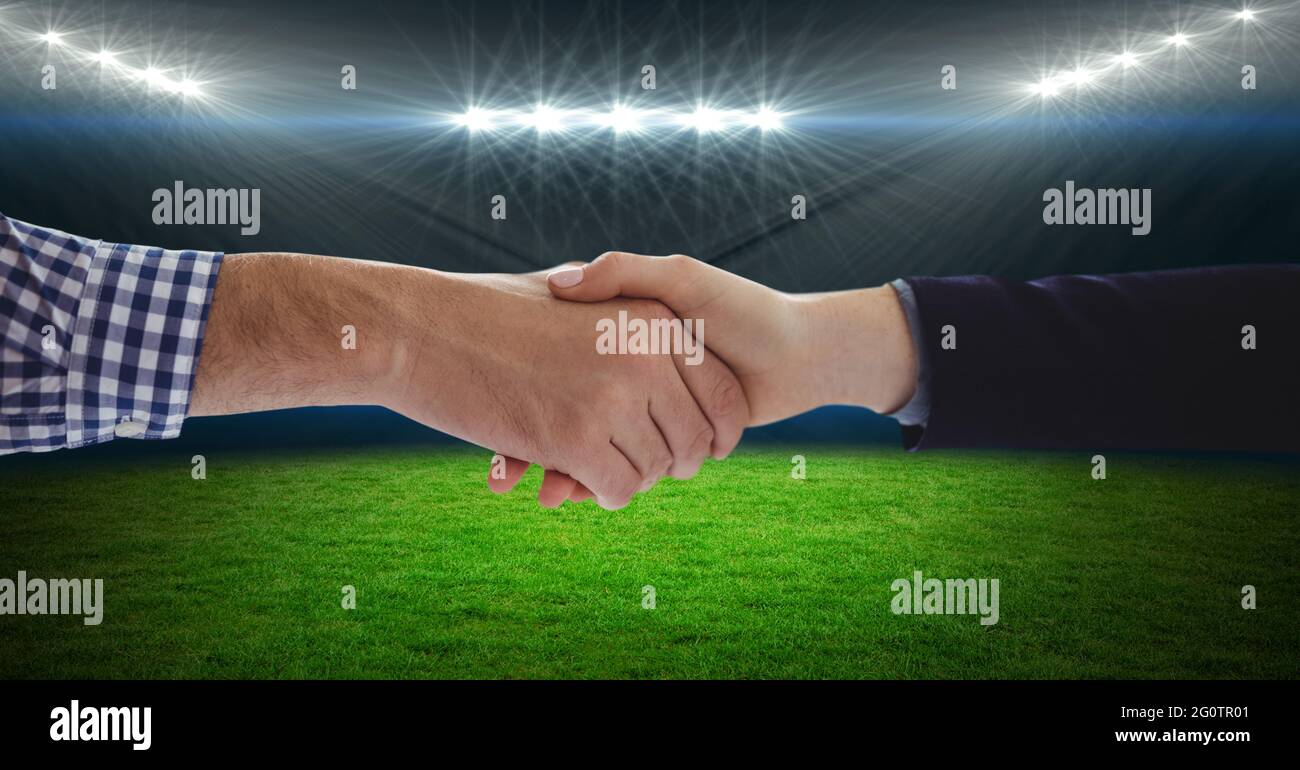Football shaking hands hi-res stock photography and images - Alamy