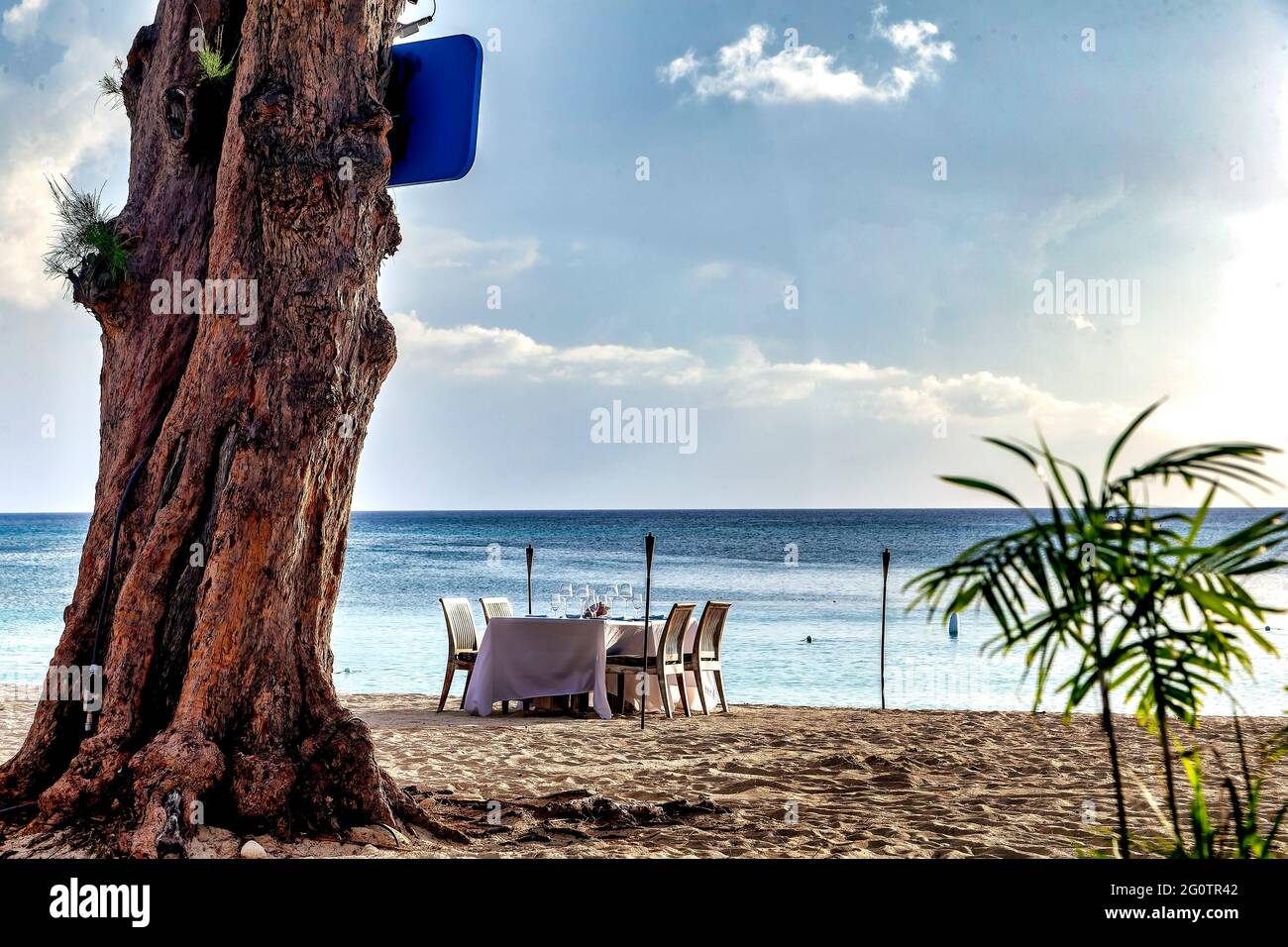 Formal outdoor dining area at a tropical beach resort Stock Photo - Alamy