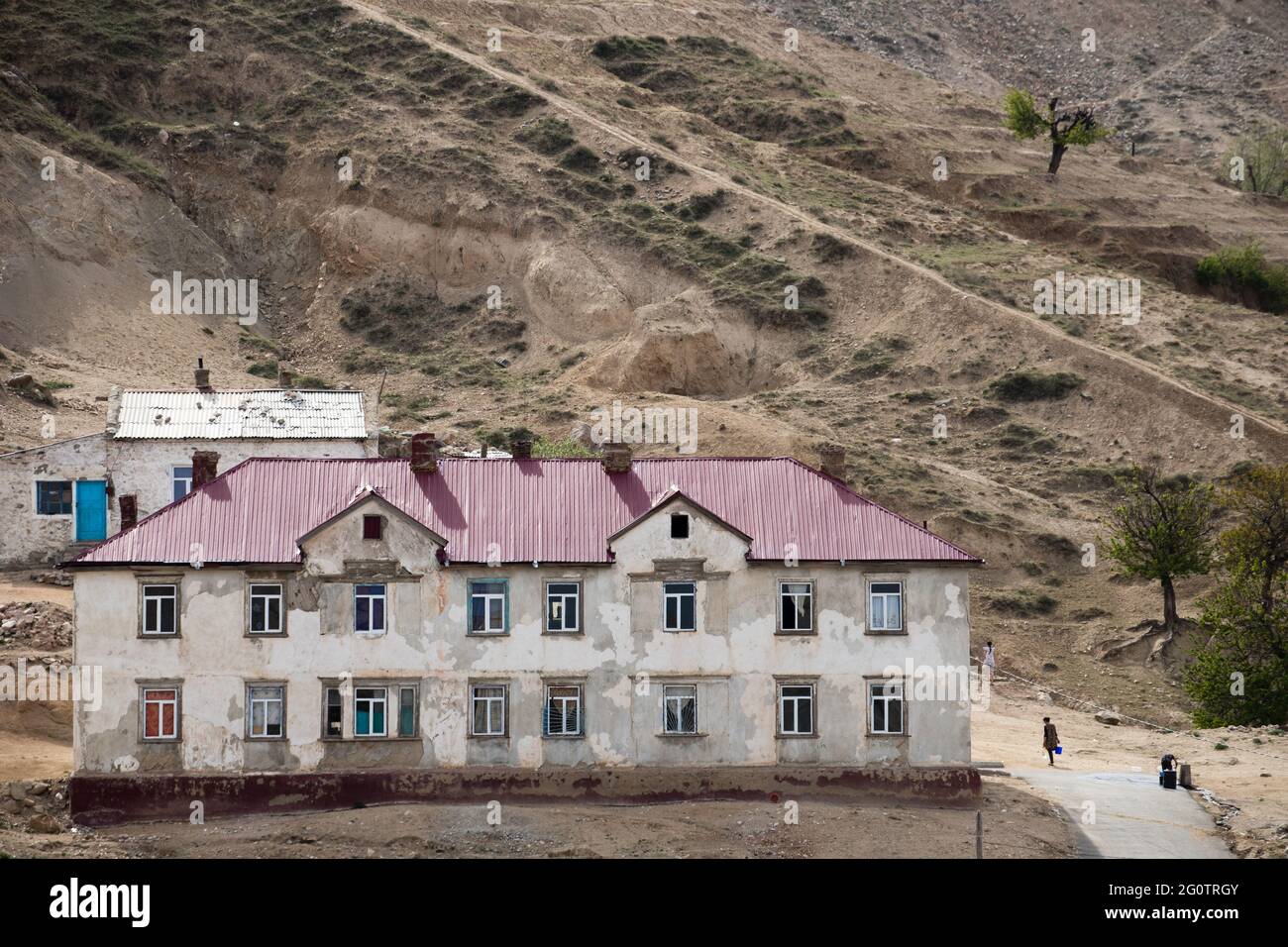 Exploring the Dara Valley and Soviet-era Langar village in the Nuratau ...