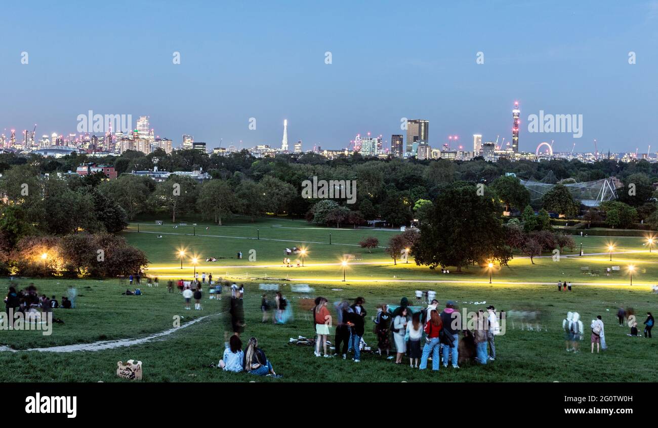 London skyline from primrose hill hi-res stock photography and images ...