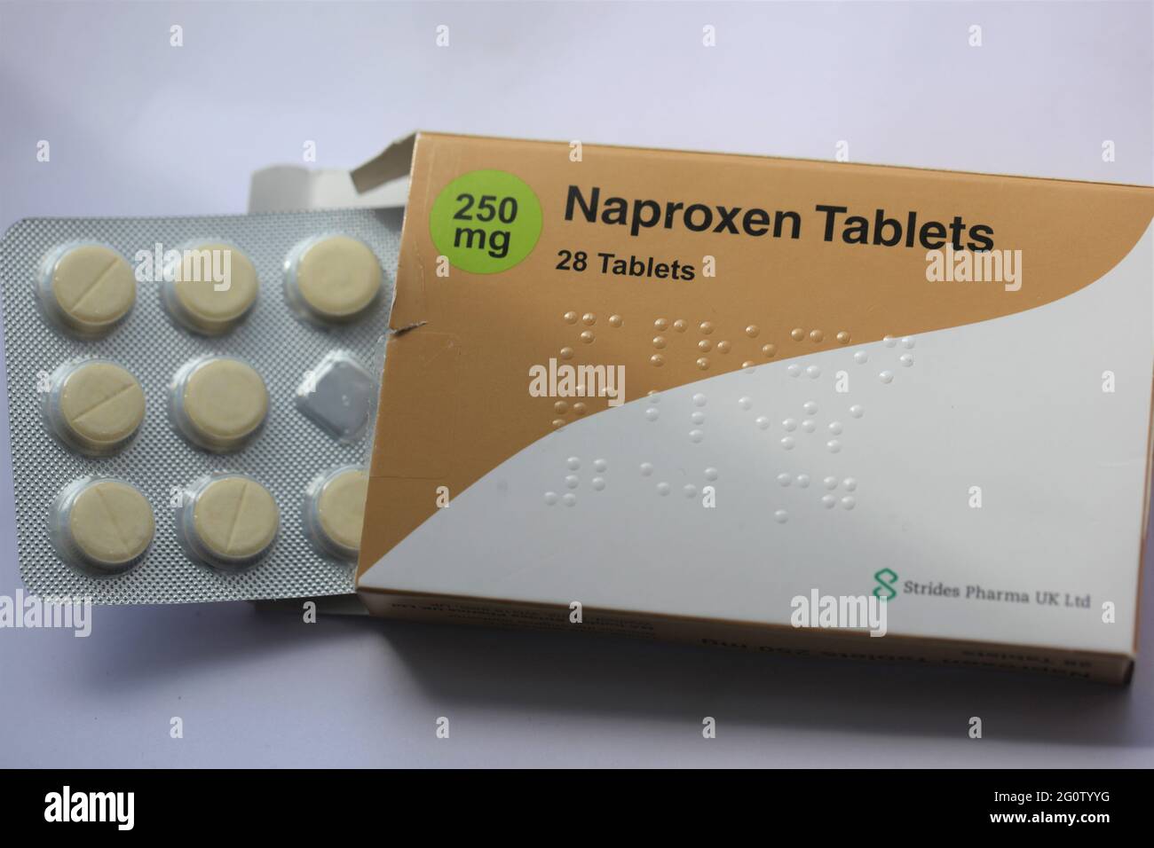 Naproxen tablets hi-res stock photography and images - Alamy