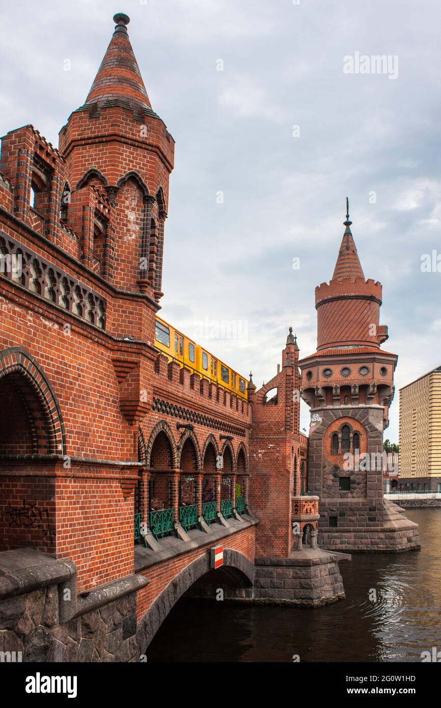 Oberbaumbrucke bridge hi-res stock photography and images - Alamy