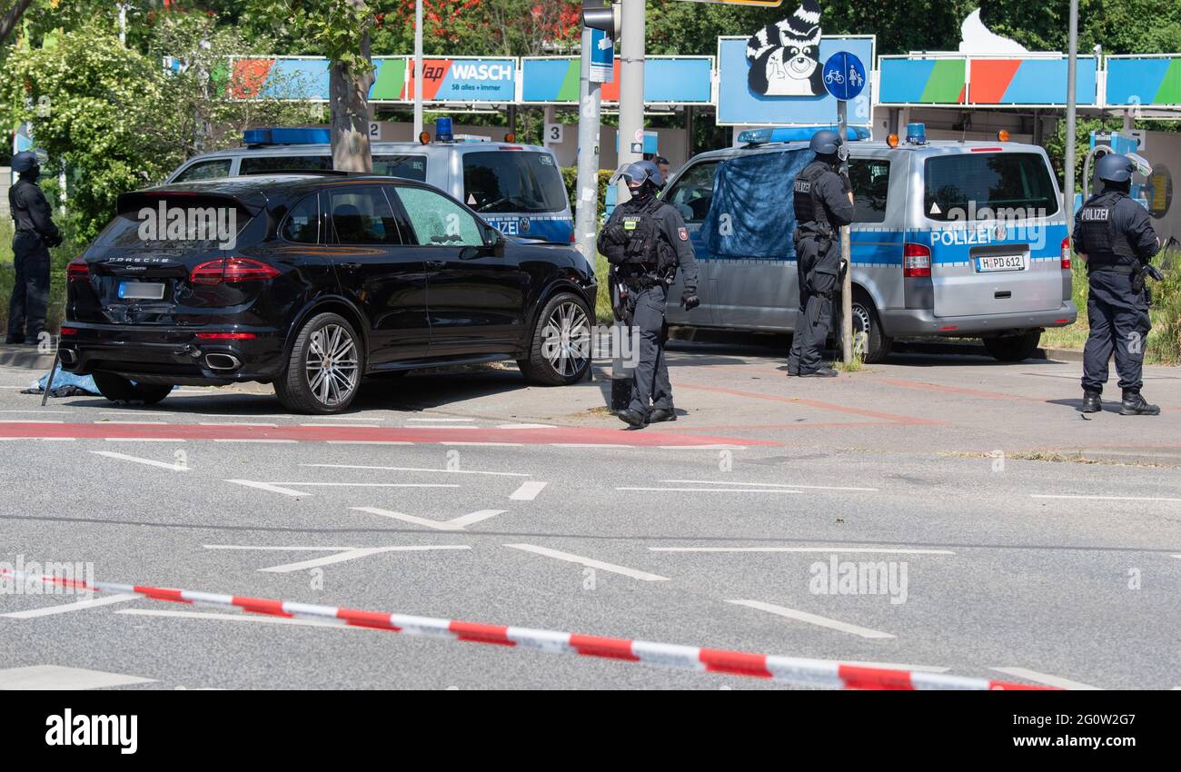 Hanover, Germany. 03rd June, 2021. Police officers secure a crime scene ...