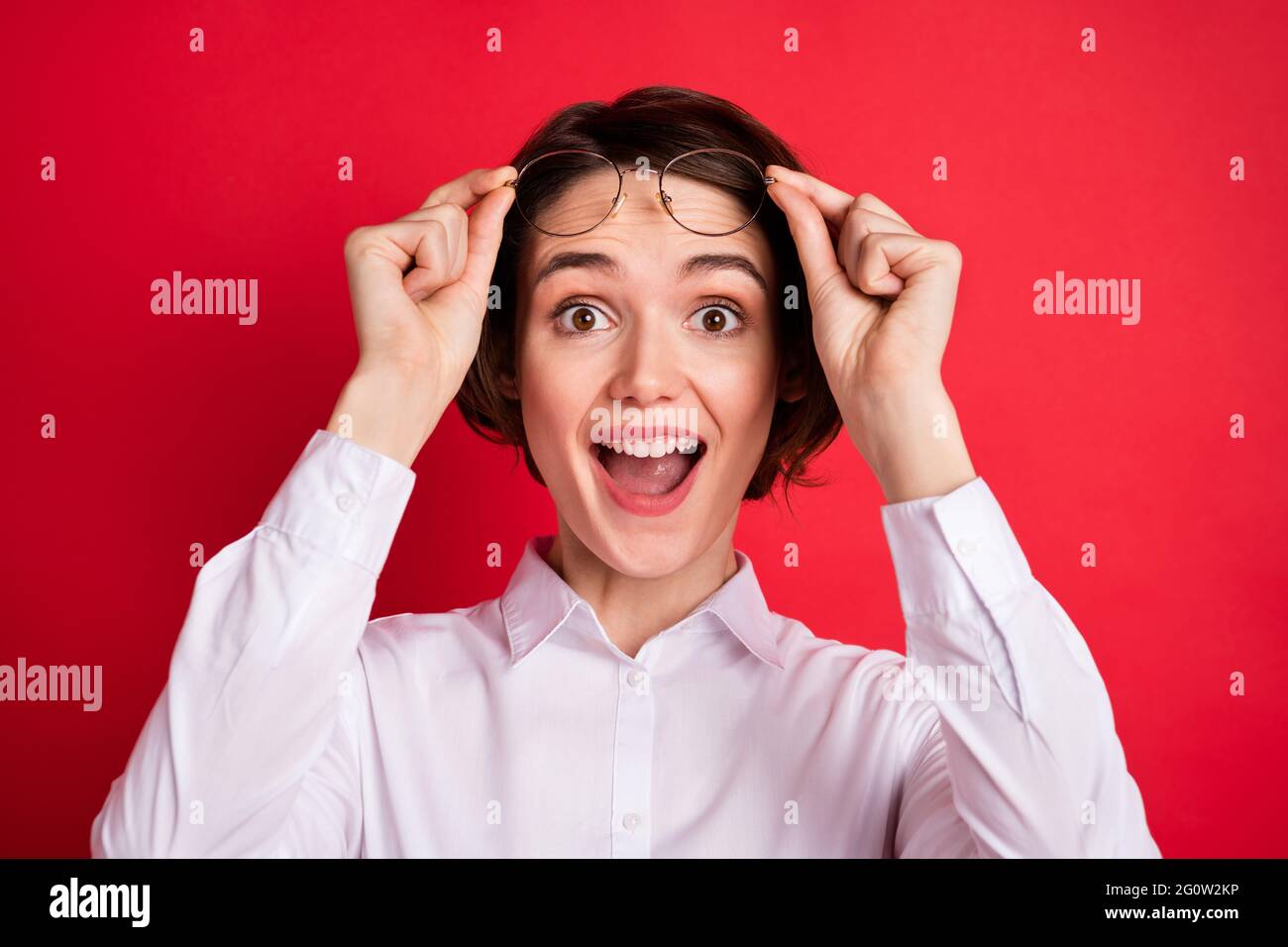 Photo Portrait Of Amazed Business Woman Taking Off Glasses Staring