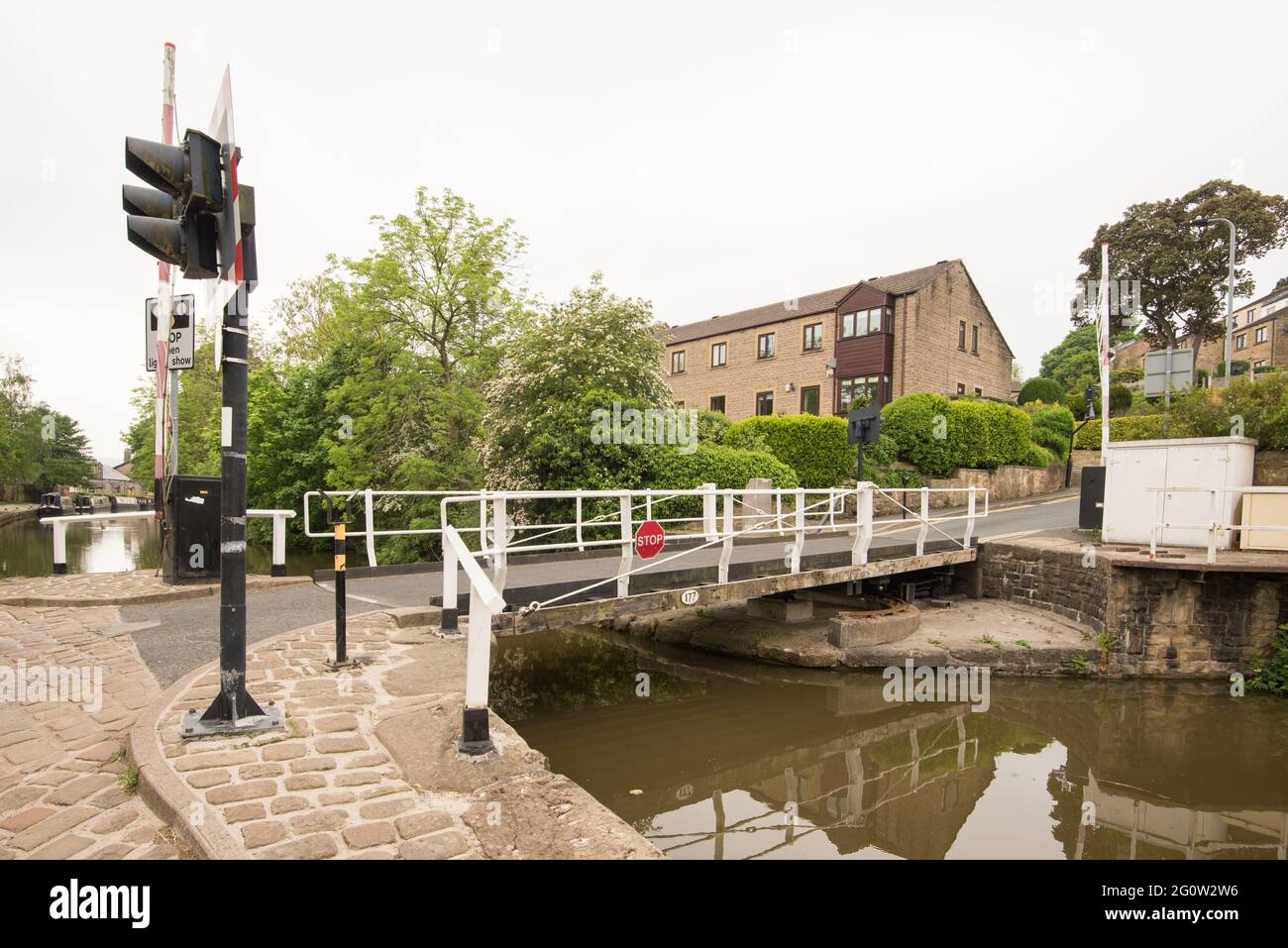 Traffic light controlled canal crossing hi-res stock photography and ...