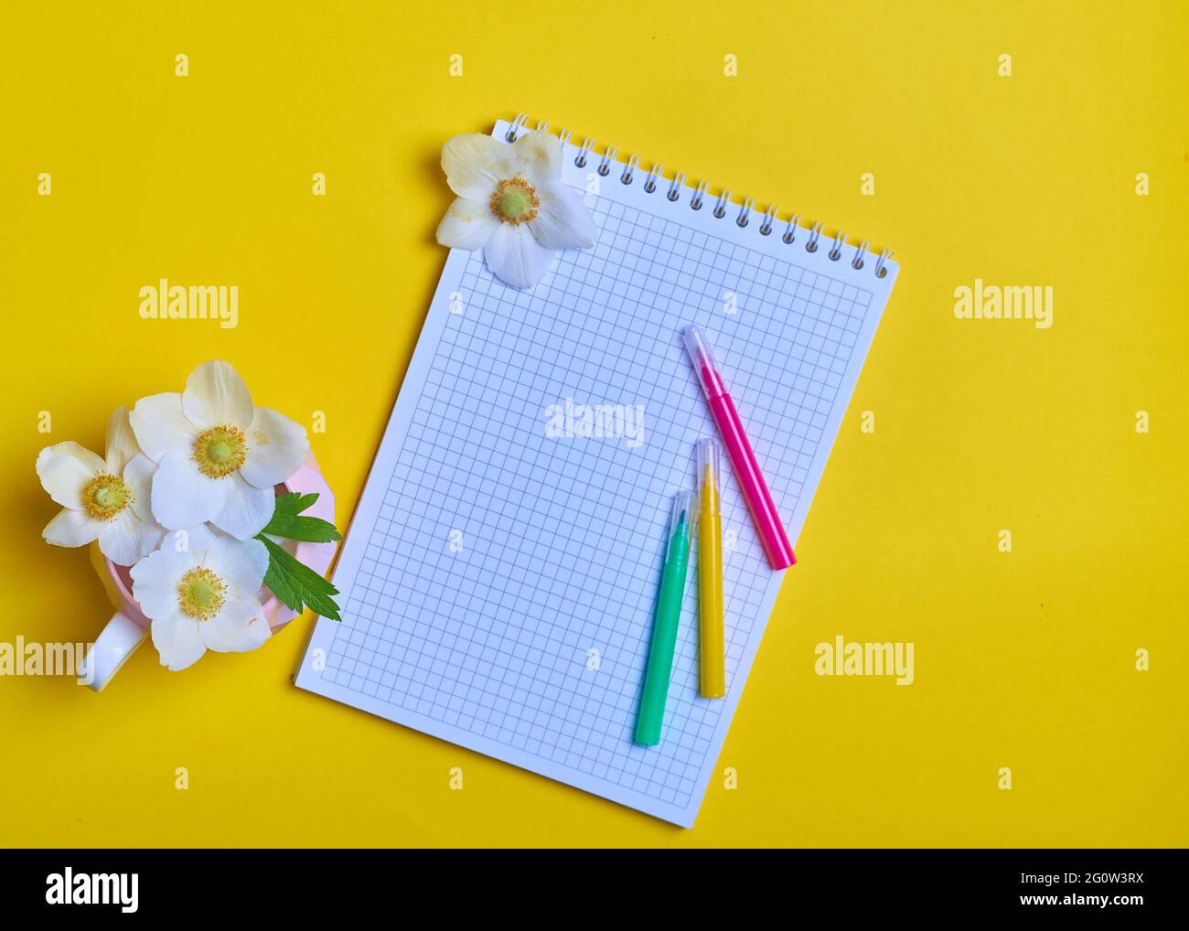 Origami flowers open hi-res stock photography and images - Alamy