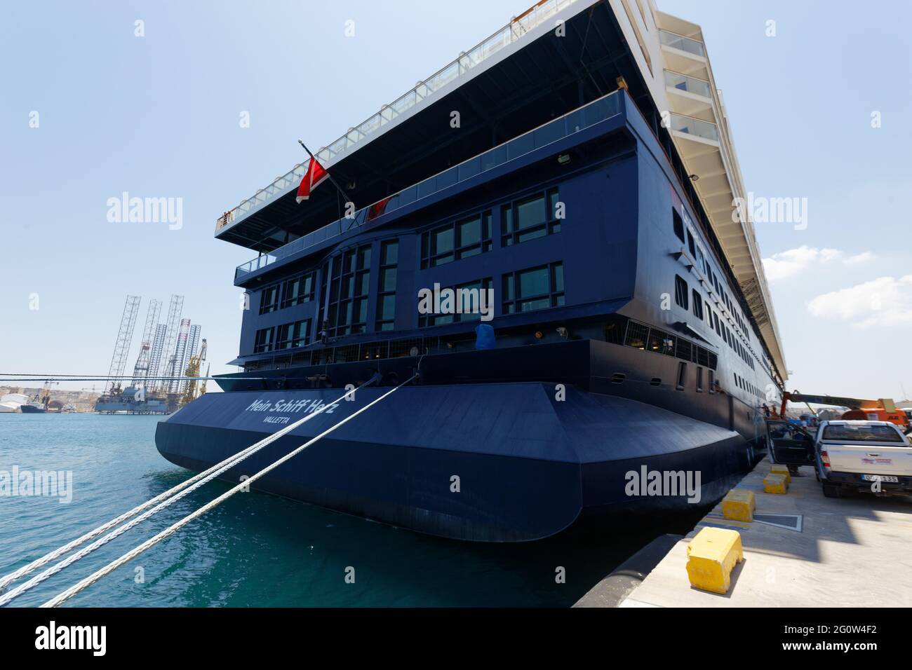 Cruise terminal valletta hi-res stock photography and images - Alamy