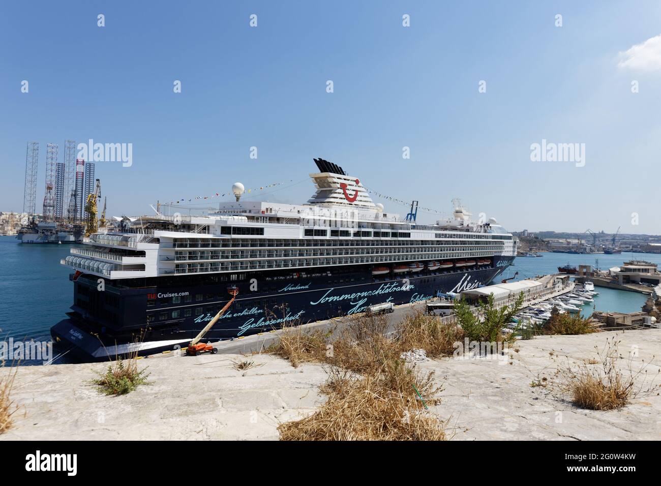Valletta waterfront malta hi-res stock photography and images - Alamy