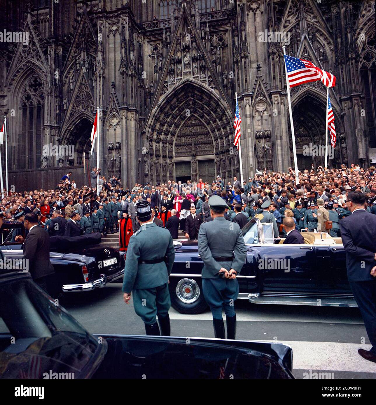 KN-C29239 23 June 1963 A large crowd gathers as President John F ...