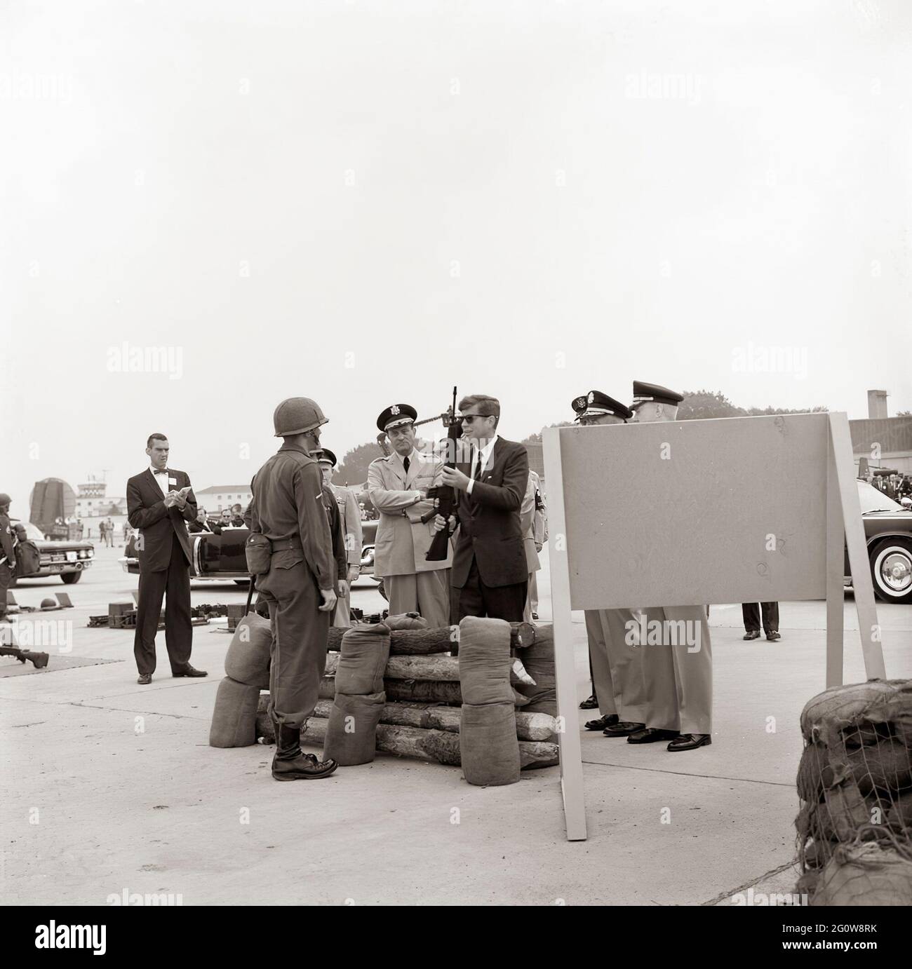 KN-C29259 25 June 1963 Trip to Europe: Germany, Hanau: Arrival at ...