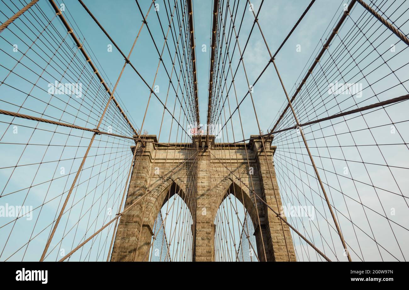 Modern suspension bridge hi-res stock photography and images - Alamy