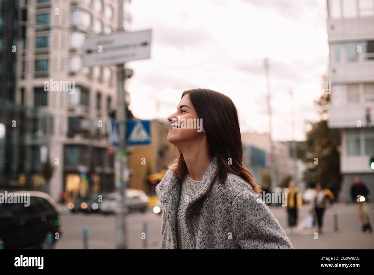 Woman real street candid hi-res stock photography and images - Alamy