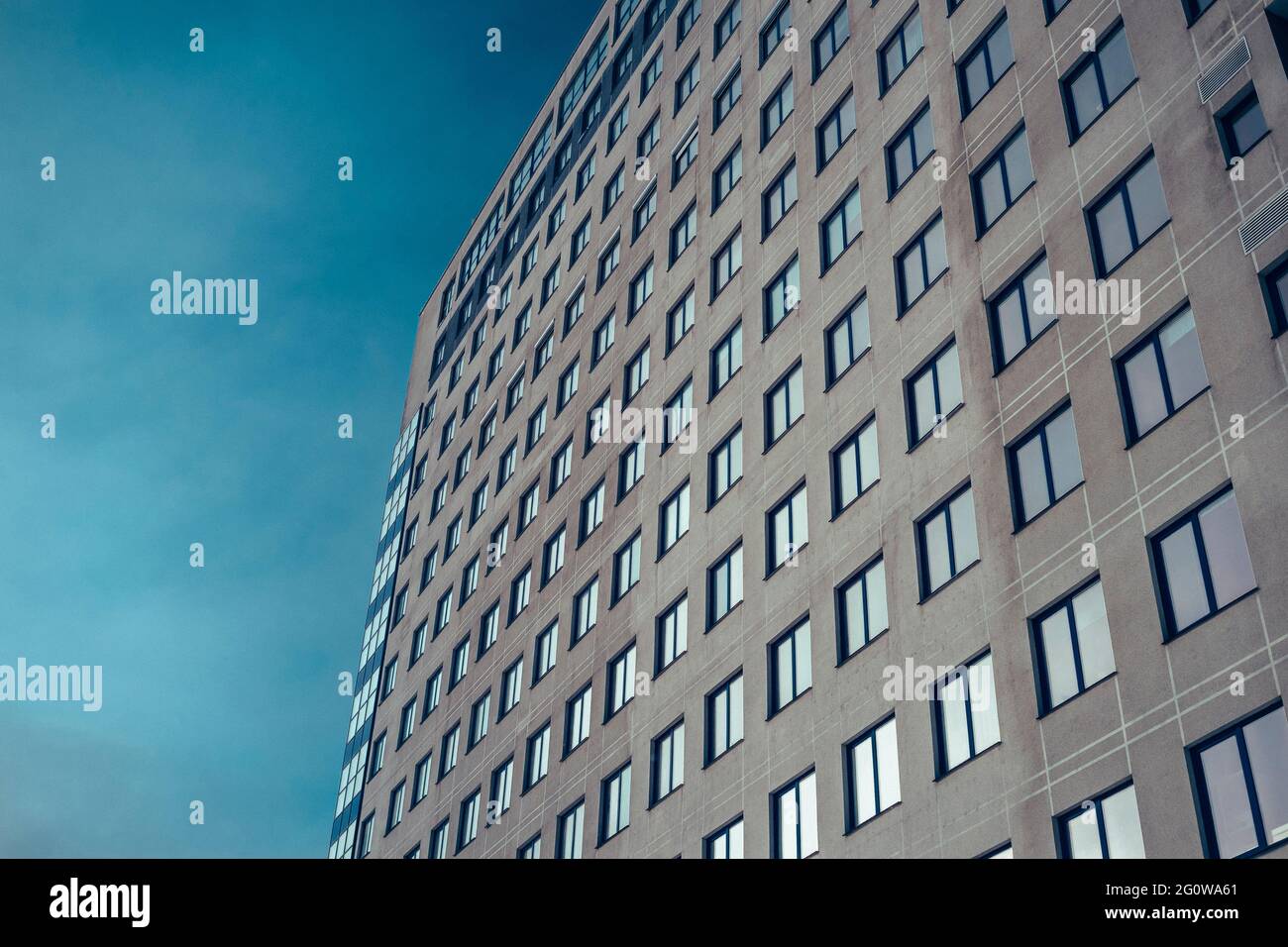 Grey wall blue sky hi-res stock photography and images - Alamy