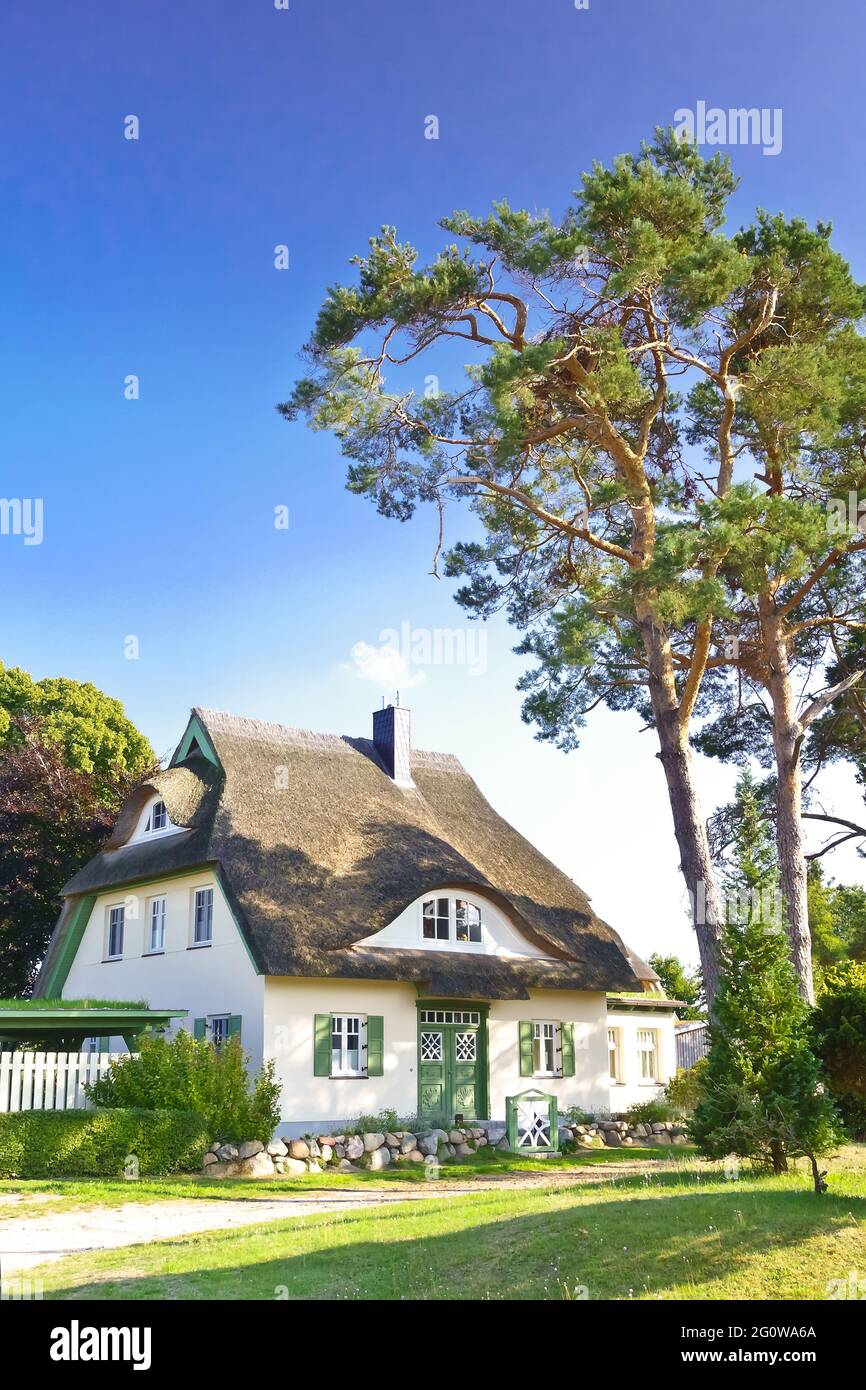 German thatched roof hi-res stock photography and images - Alamy