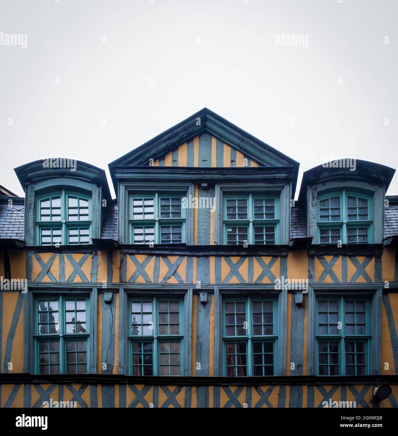 Half timbered medieval building hi-res stock photography and images - Alamy
