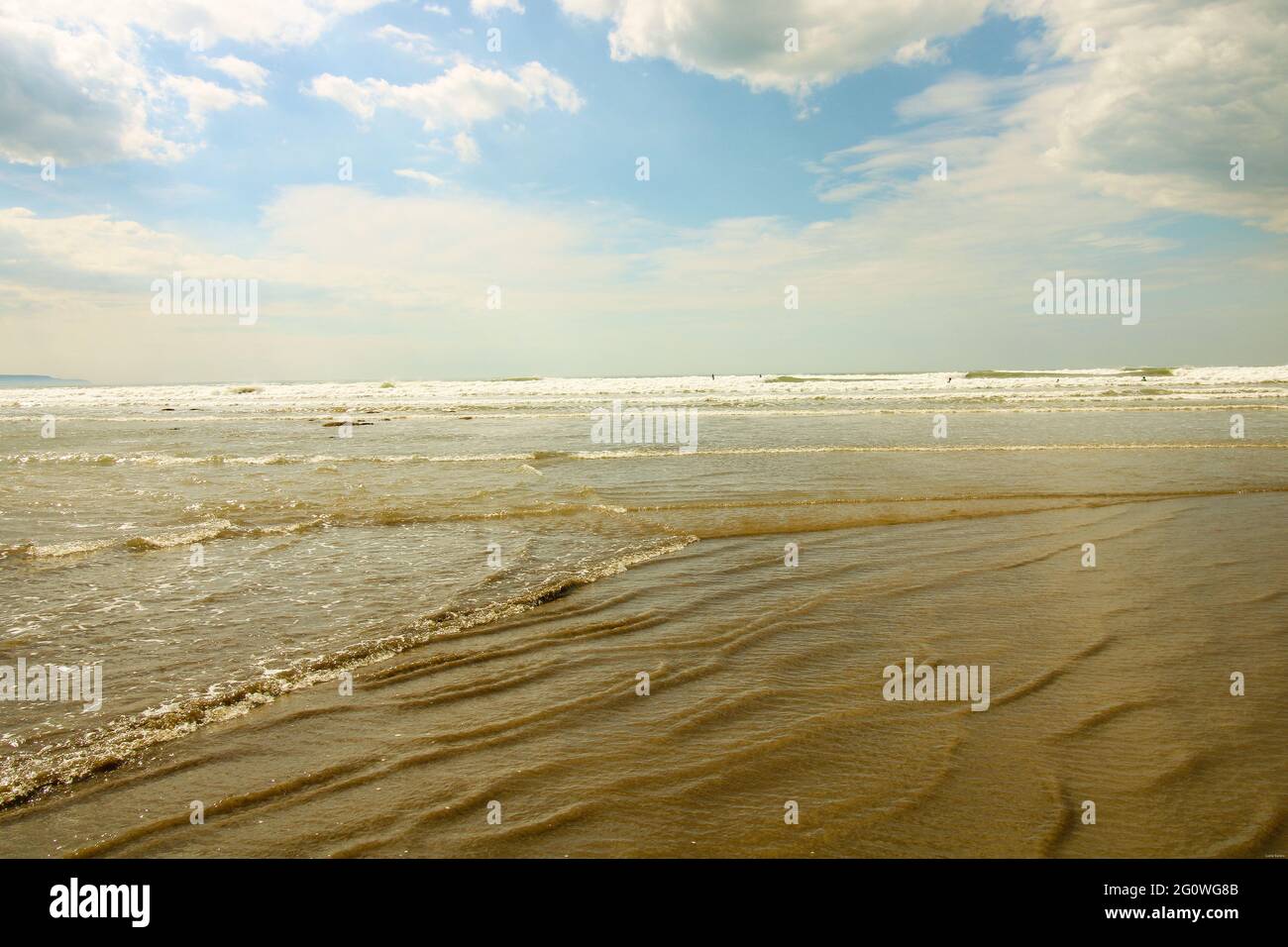 Colorful sea beach waves foaming hi-res stock photography and images ...
