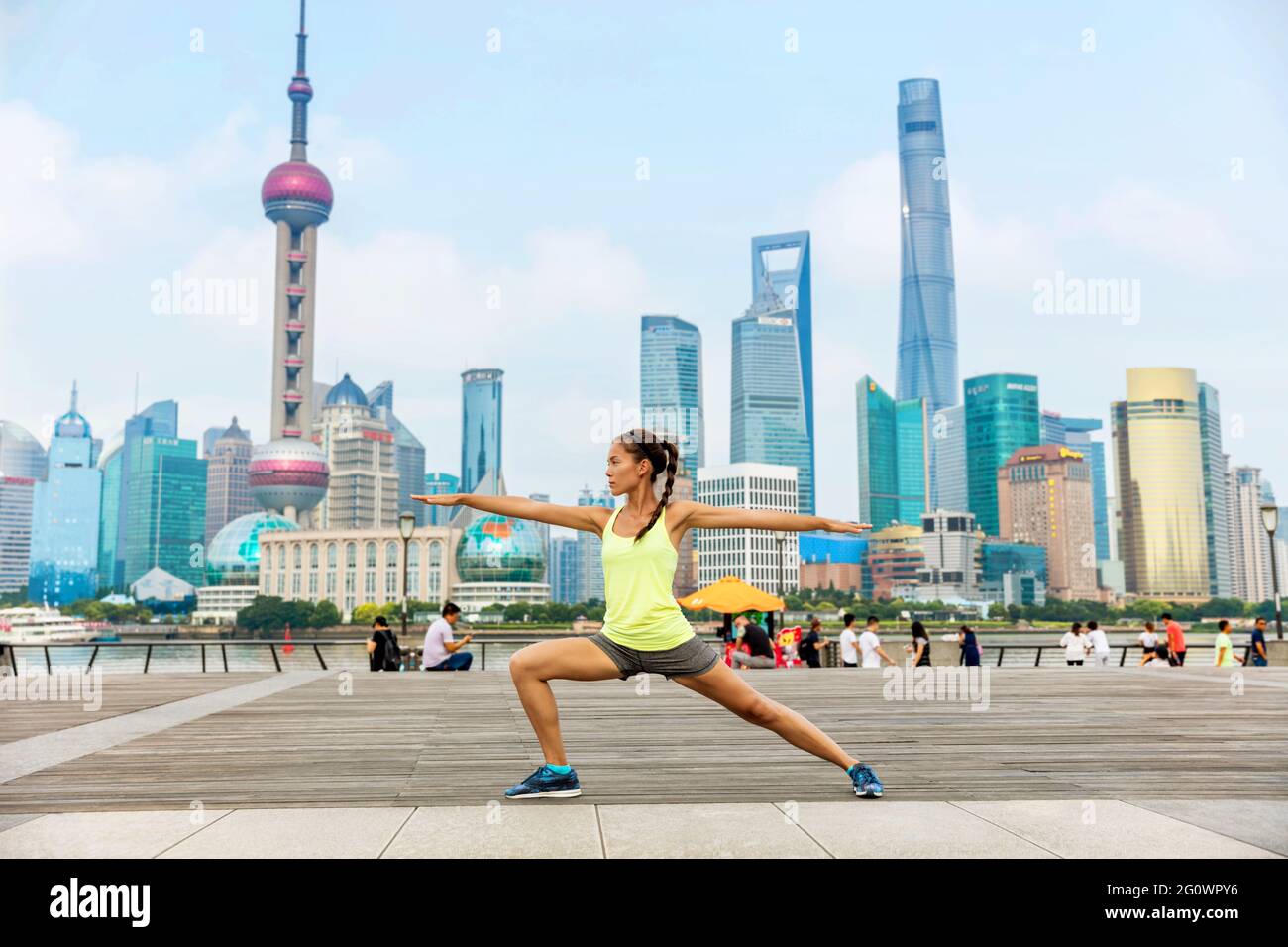Fitness asian girl doing hi-res stock photography and images - Alamy