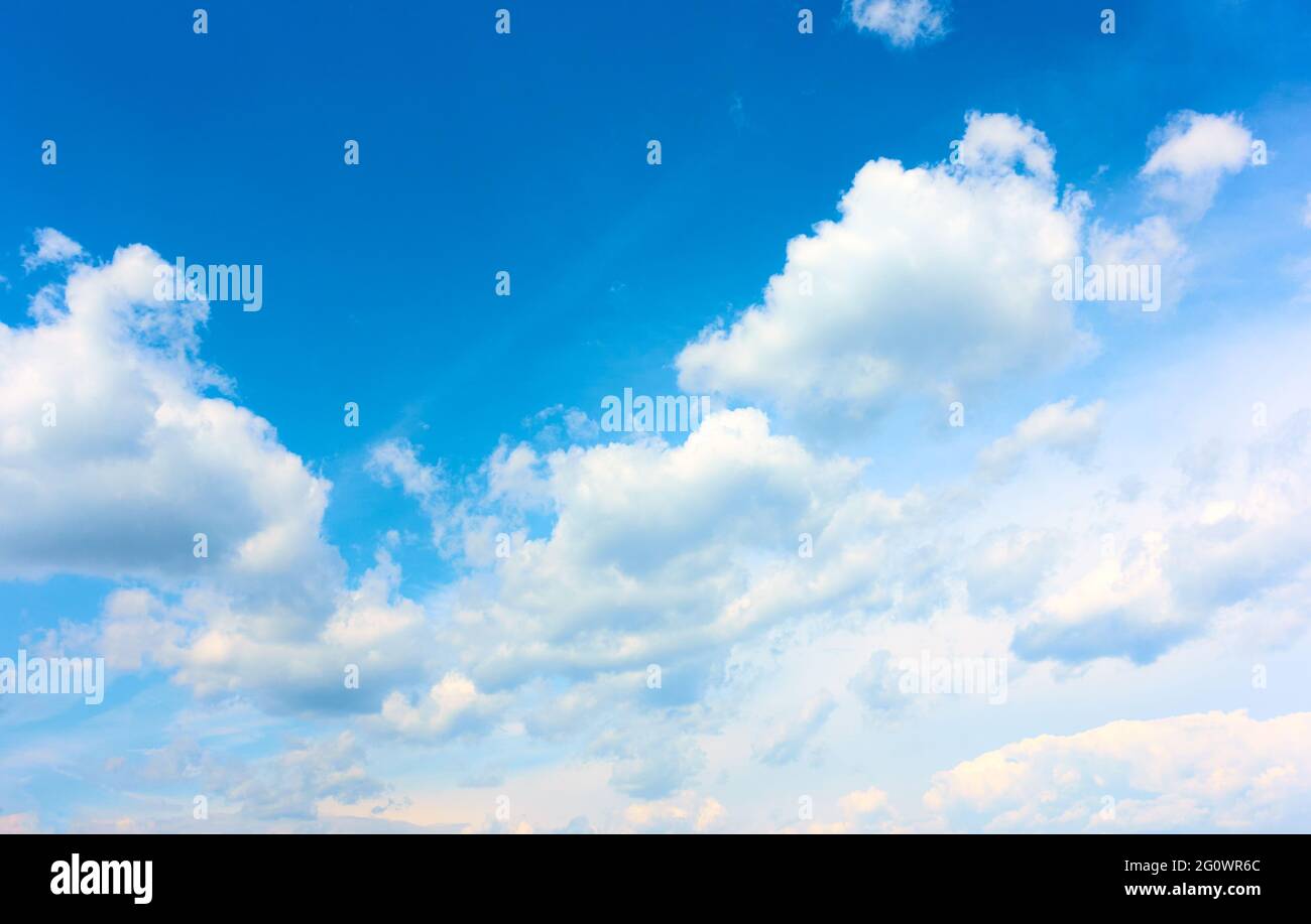 White clous hi-res stock photography and images - Alamy