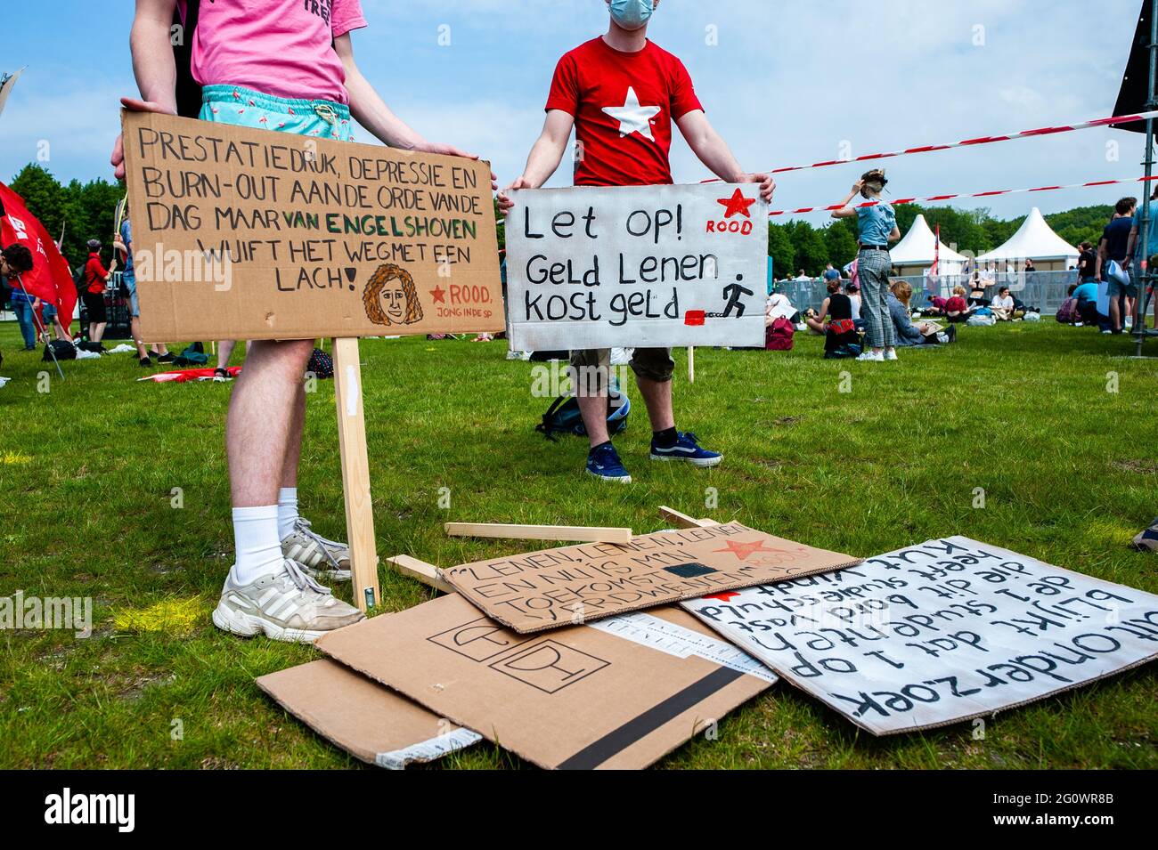 Student students holding signs posters hi-res stock photography and ...