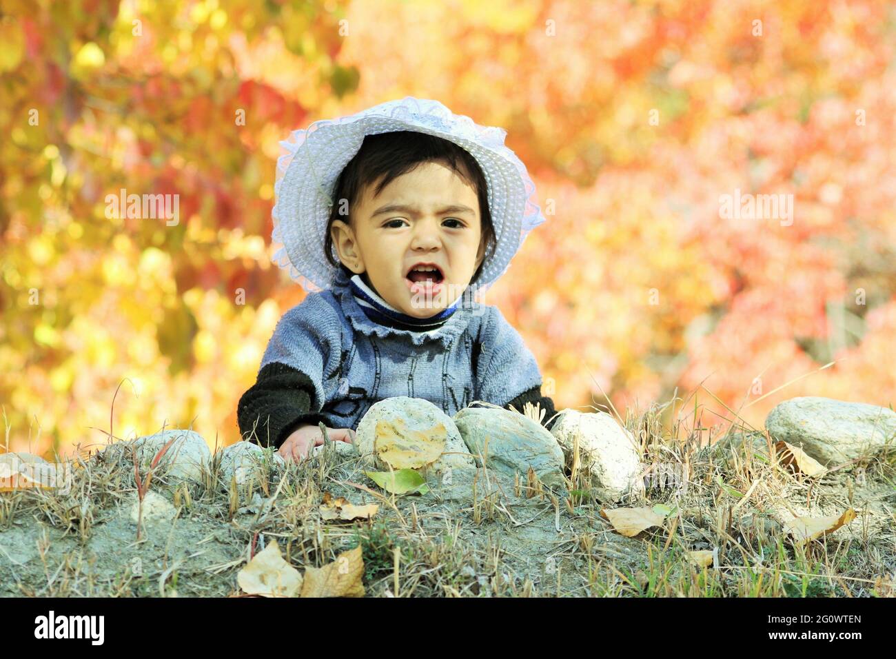 Kids speaking hi-res stock photography and images - Alamy
