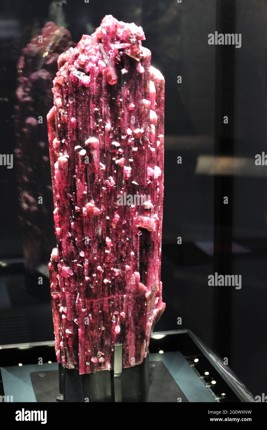 Halls of gems and minerals hi-res stock photography and images - Alamy