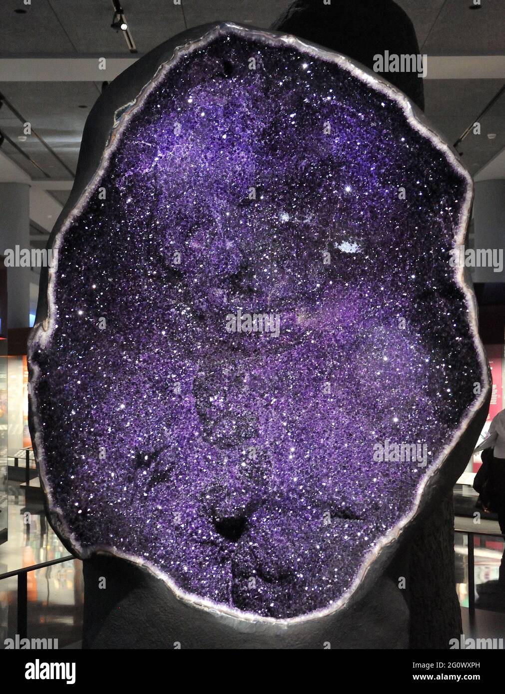 Giant geode hi-res stock photography and images - Alamy