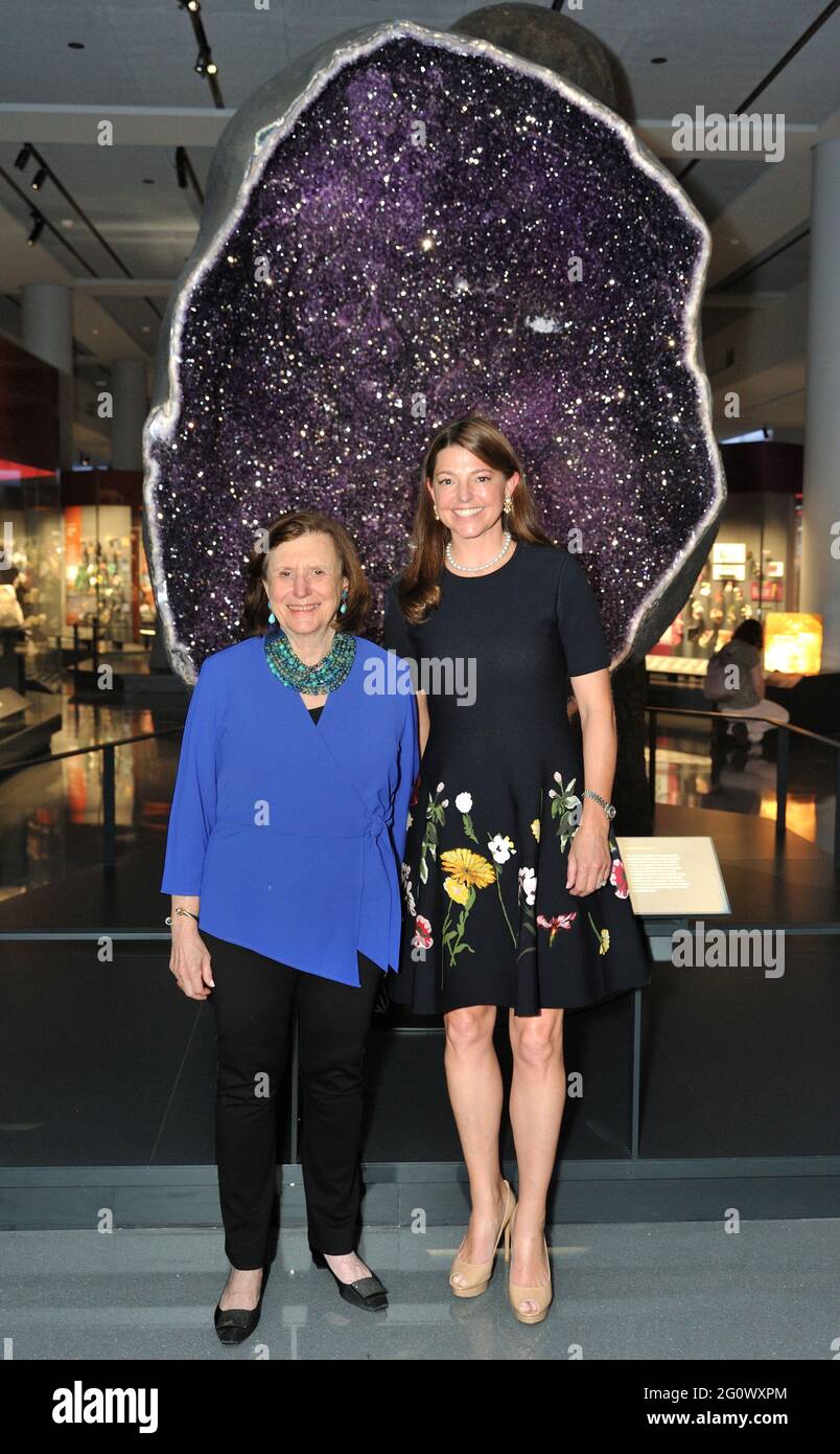 Halls of gems and minerals hi-res stock photography and images - Alamy