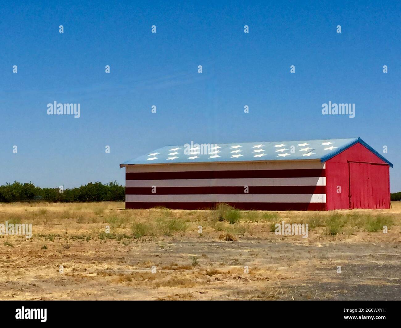 California red barn hi-res stock photography and images - Alamy