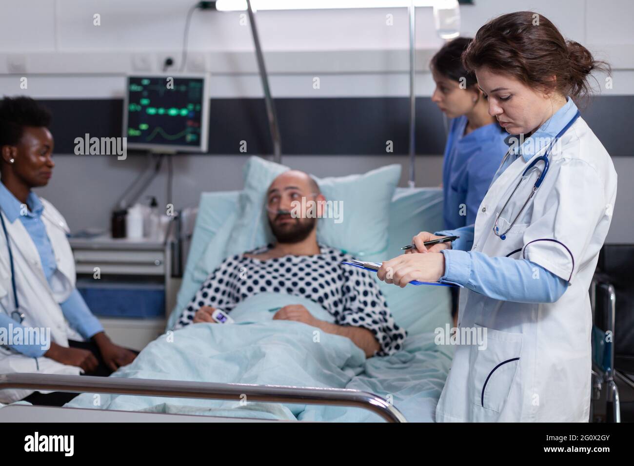 Doctors team monitoring man examining illness symptom monitoring ...