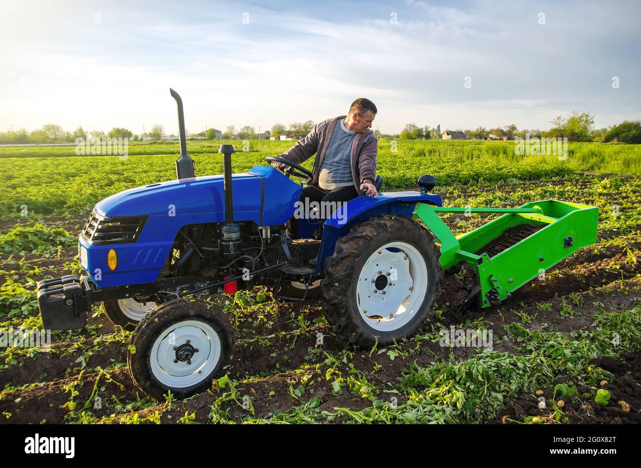 Man driving digger hi-res stock photography and images - Alamy