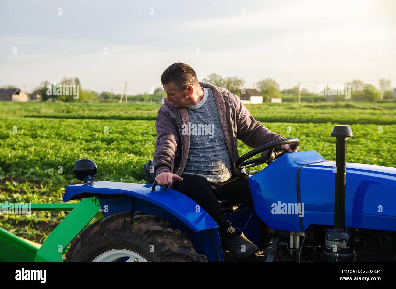 Monitors machines hi-res stock photography and images - Alamy