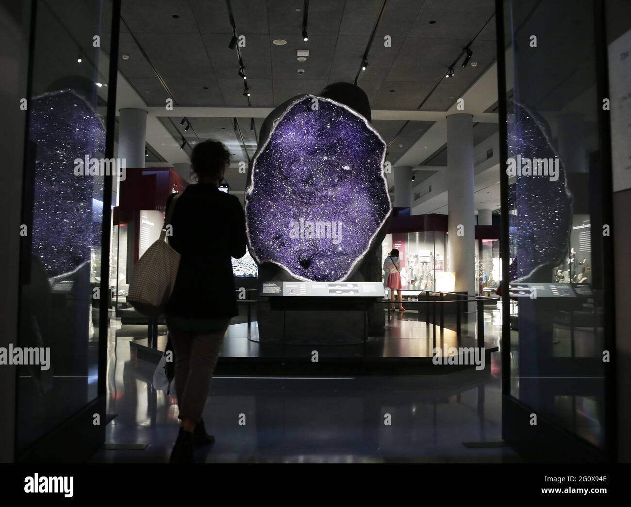 American museum natural history gems hi-res stock photography and ...