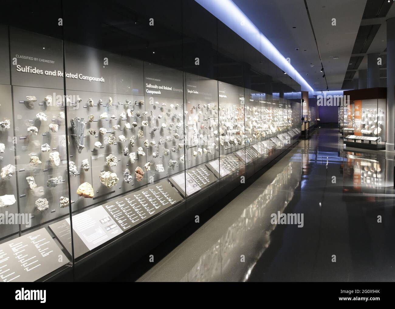 Halls of gems and minerals hi-res stock photography and images - Alamy