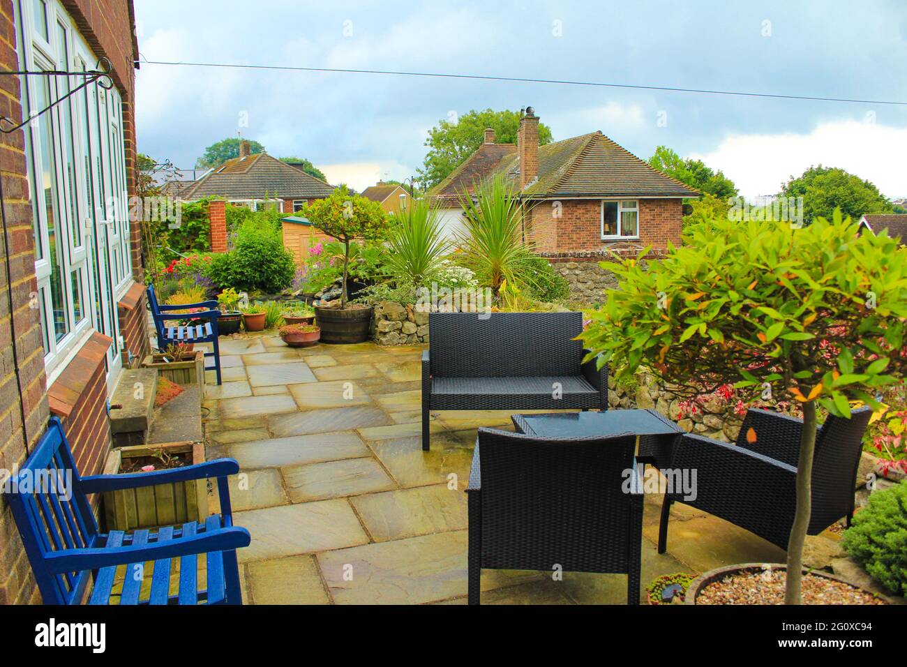 Summer patio dining uk lifestyle hi-res stock photography and images ...