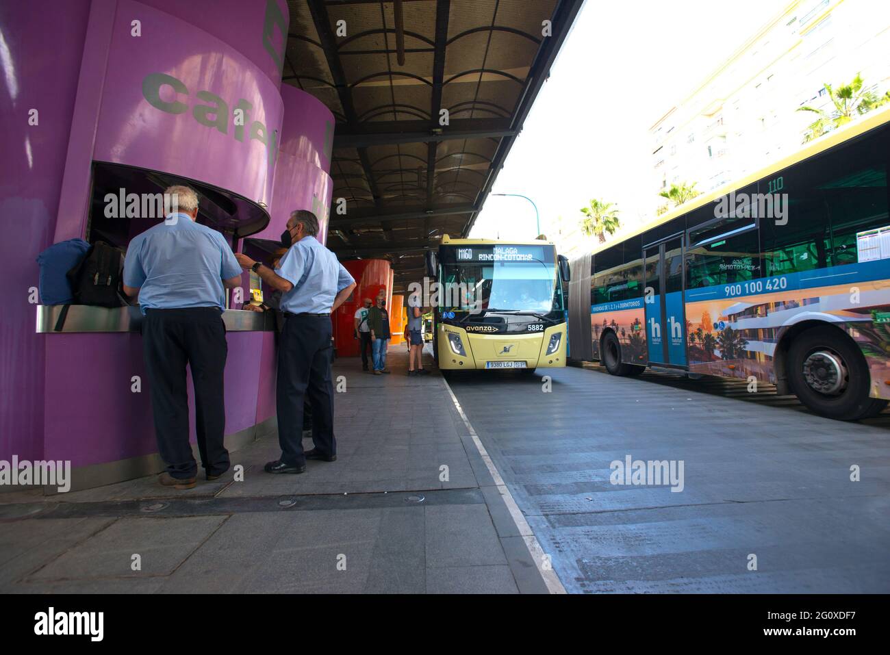 Free bus central station hi-res stock photography and images - Alamy