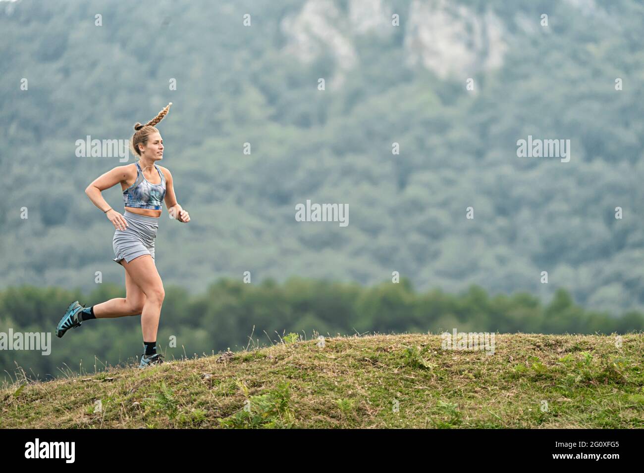 Girl running on trail, traveling through beautiful and beautiful ...