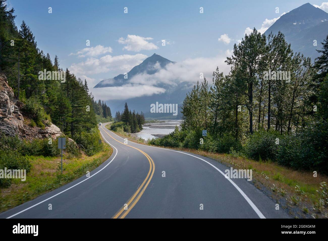 Sunny scenery mountain hi-res stock photography and images - Alamy