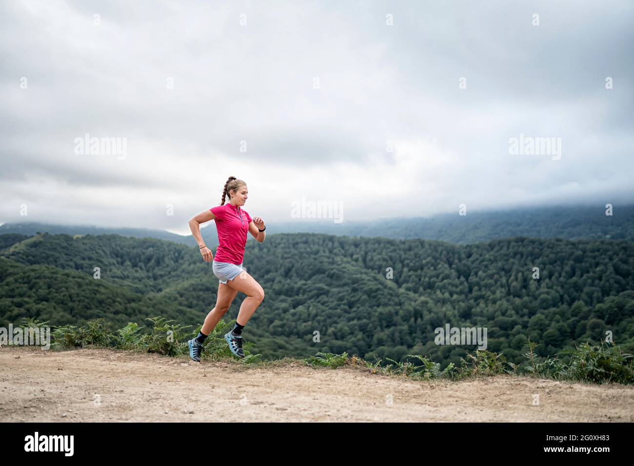 Girl running on trail, traveling through beautiful and beautiful ...
