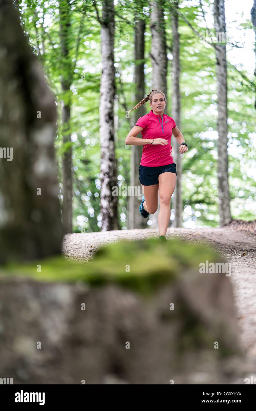 Girl running on trail, traveling through beautiful and beautiful ...