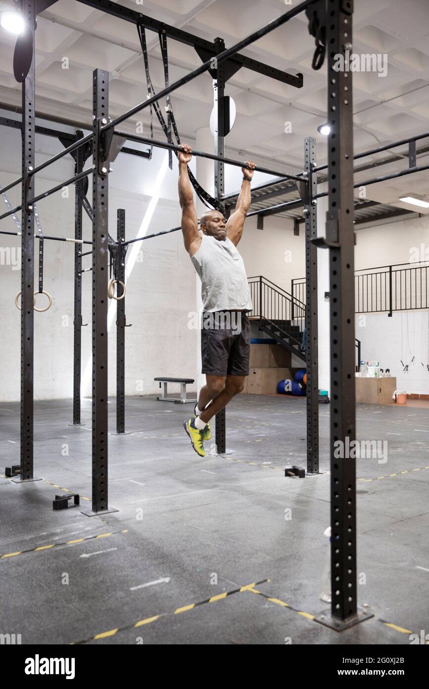 Male gymnast bar hi-res stock photography and images - Alamy