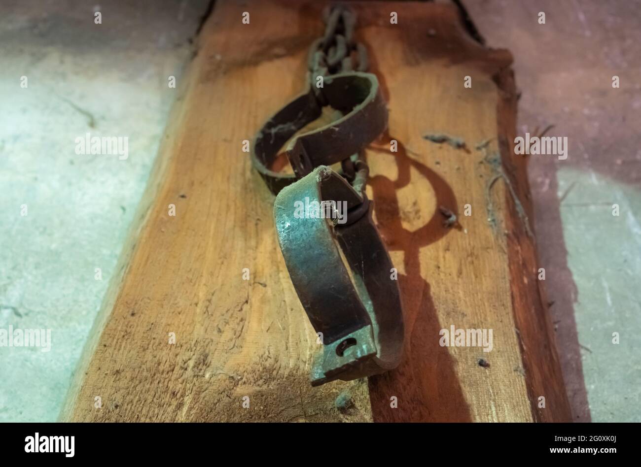 Medieval shackles hi-res stock photography and images - Alamy